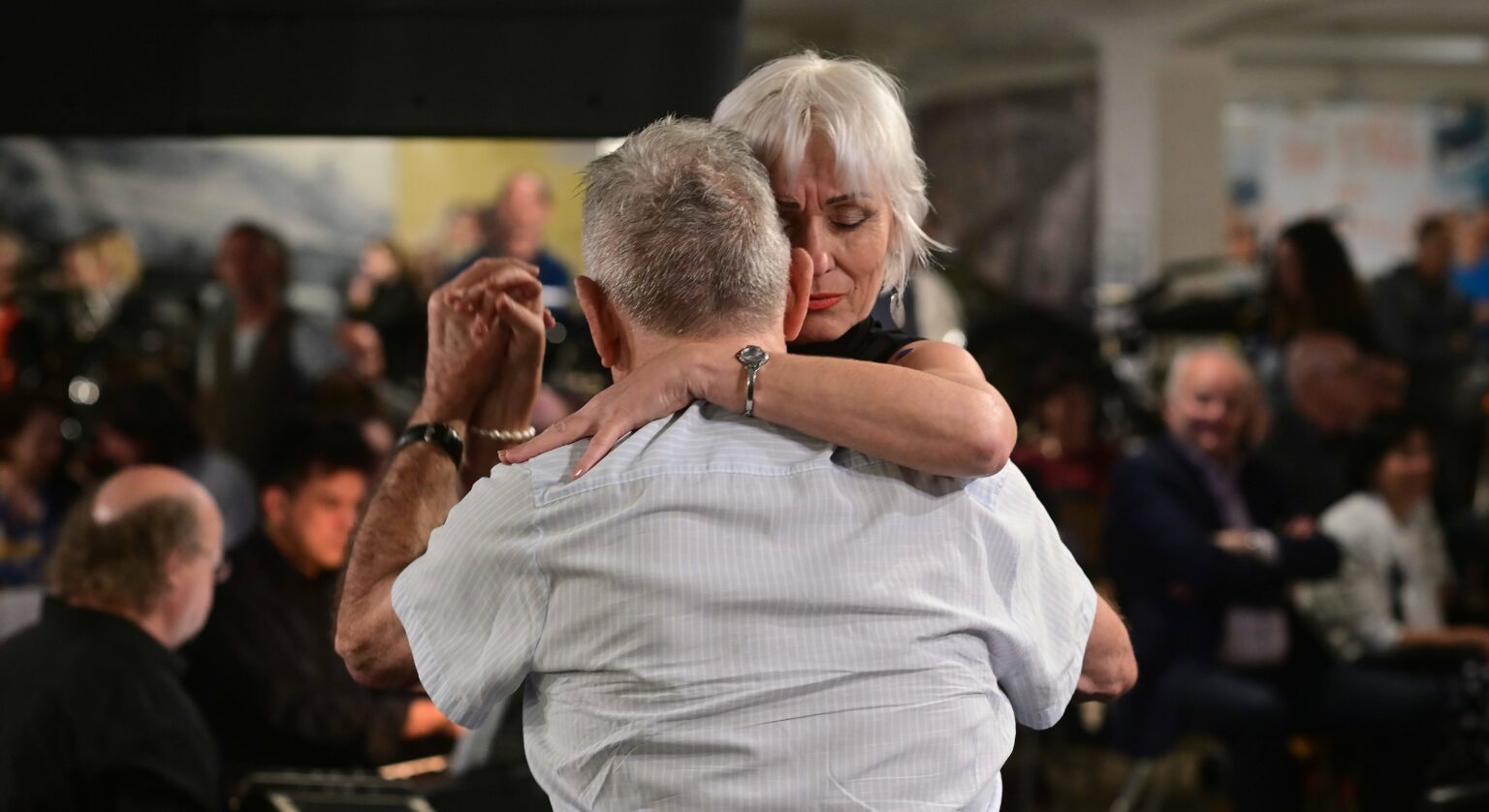 Milonga in der Villa Esche exklusiv! DJ Ariel Ramirez und Live-Musik ...